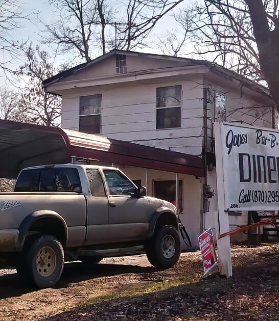 arkansas locals barbecue iconic ftr