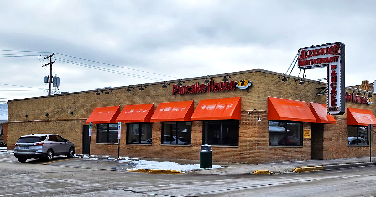 The Legendary Breakfast Restaurant Illinois You Need To Visit In Spring