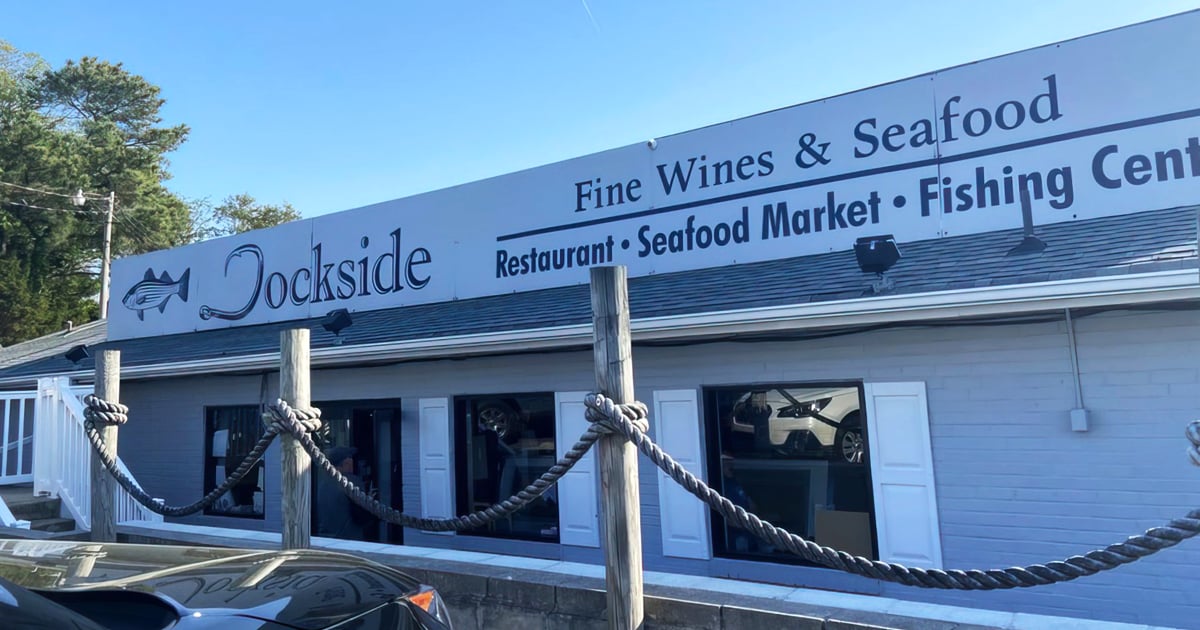 The Flounder Sandwich At This Virginia Restaurant Is So Good, You'll ...