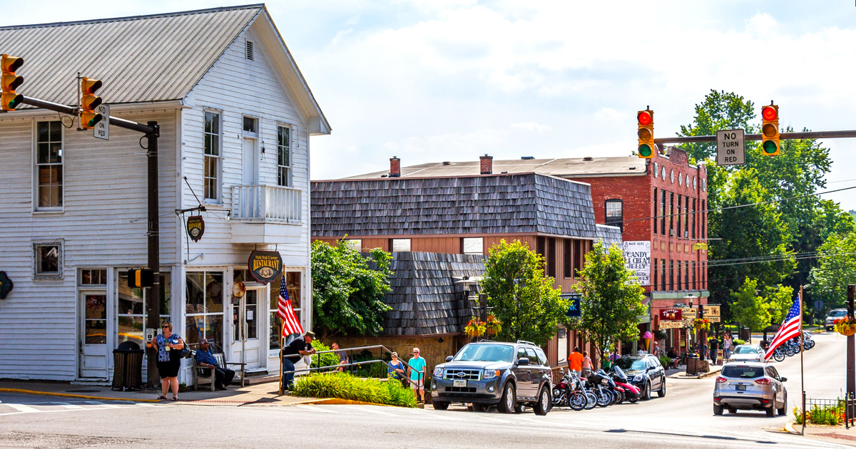 This Gorgeous Historic Town In Indiana Is Perfect For Family Day Trips