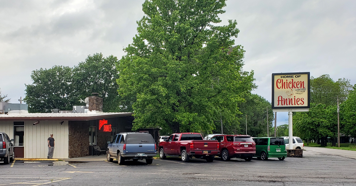 People Drive From All Over Kansas To Eat At This Iconic Fried Chicken ...