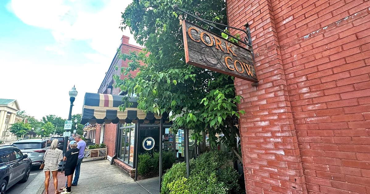 10 Legendary Steakhouses In Tennessee That Are Worth The Drive In Spring