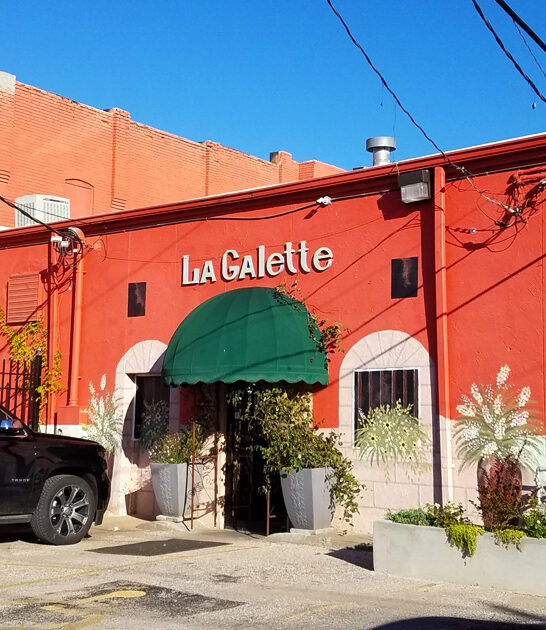 locals carrot cakes kansas ftr