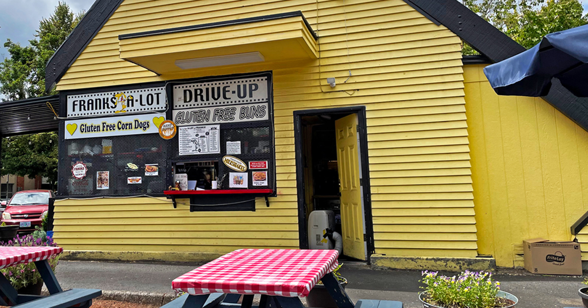 8 Iconic Hot Dog Joints In Oregon With Outrageously Delicious Food
