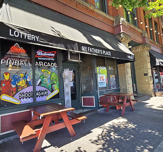 tiny dive bar oregon ftr