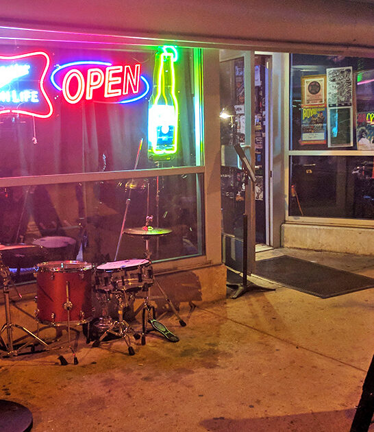 wacky dive bar indiana ftr