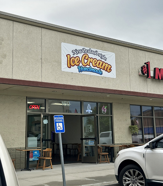 Mo Berries sits unassumingly in its strip mall location, like Clark Kent before he ducks into a phone booth. Don't be fooled by the modest exterior.