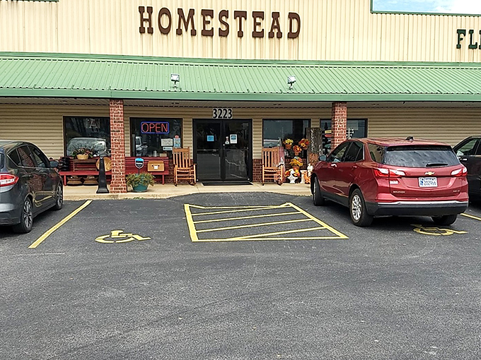 The unassuming exterior of Homestead Antique Mall belies the wonderland within, like a treasure chest disguised as an ordinary box. Adventure awaits!