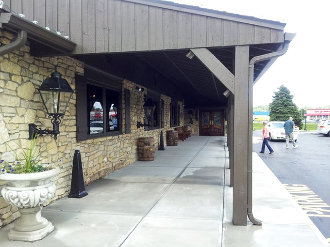 Stone and timber never looked so appetizing. Gray Brothers' exterior gives off serious "grandmother's country estate meets comfort food palace" vibes.