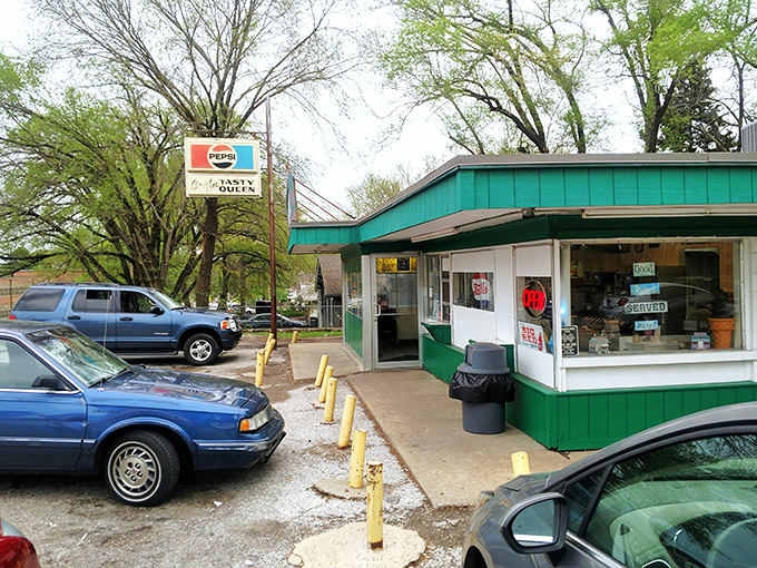 The teal-green time capsule with its vintage Pepsi sign promises what every great food pilgrimage needs: zero pretension and maximum flavor.