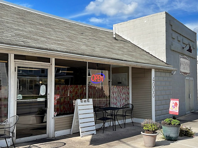 The unassuming exterior of Watson's Carry-Out might fool you, but locals know this modest fa&ccedil;ade hides Maryland's fried chicken paradise. Sometimes the best treasures come in simple packages.
