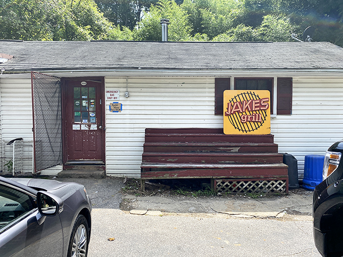 The culinary equivalent of Clark Kent's phone booth&mdash;this unassuming white shack houses barbecue superpowers that would make Superman weep with joy.