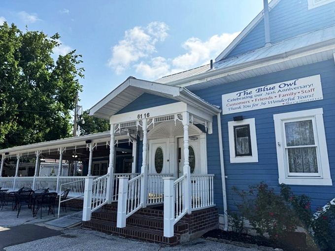 The blue clapboard exterior isn't just charming&mdash;it's a beacon for pie pilgrims. This historic Kimmswick treasure has been satisfying sweet tooths since 1985. 