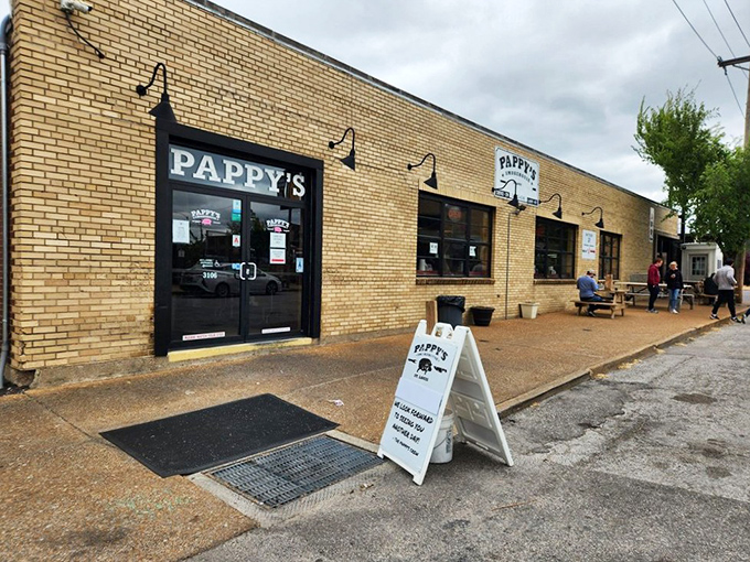 The unassuming yellow brick exterior of Pappy's Smokehouse hides barbecue greatness, like finding Shakespeare performing in a high school auditorium. 