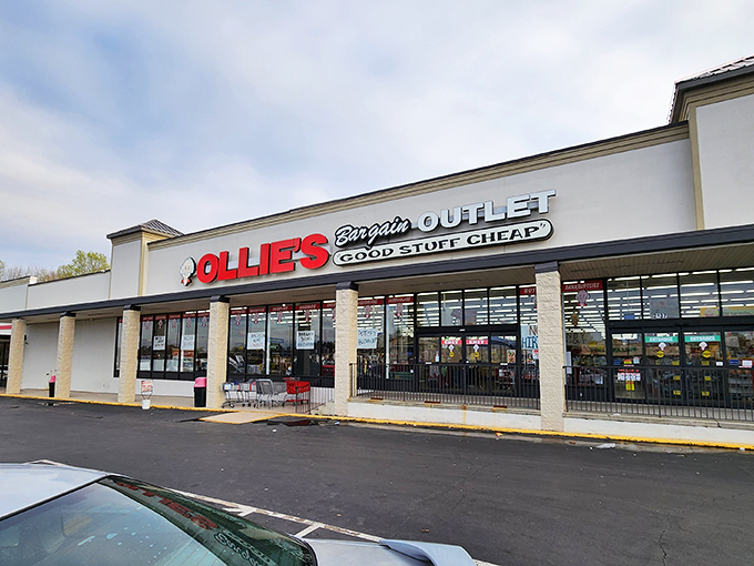 Bold and welcoming, Ollie's signature storefront promises the thrill of the hunt with its no-nonsense "Good Stuff Cheap" motto that speaks directly to the bargain hunter in all of us. 