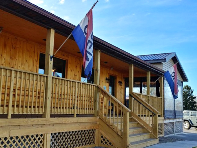 The unassuming exterior of Dave & Jane's Crabhouse beckons like a seafood siren, promising treasures within its wooden walls and wraparound porch.