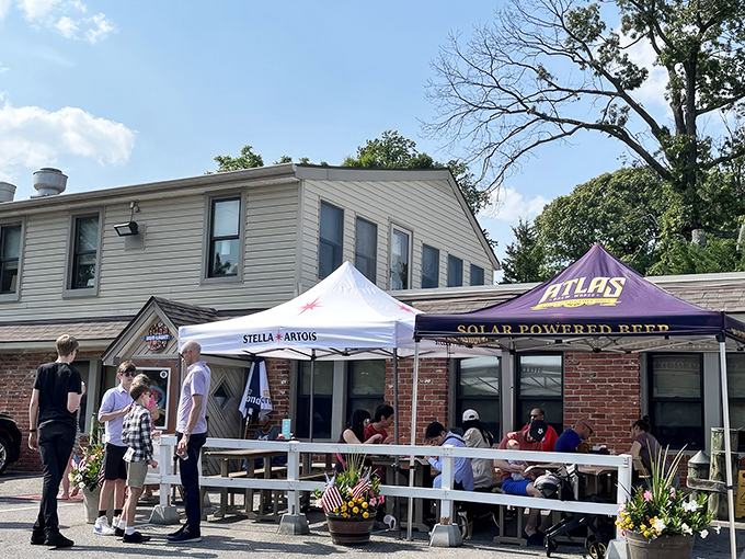 The unassuming exterior of Cantler's hides seafood treasures within&mdash;like finding a pearl in an oyster, the journey here is part of the adventure.