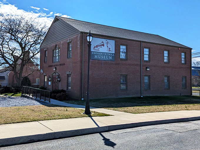 The brick fa&ccedil;ade and bold red door of the Johnson Victrola Museum stand as Delaware's unassuming temple to recorded sound history.