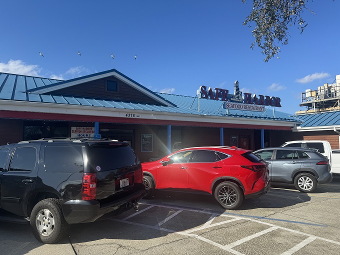 The unassuming exterior of Safe Harbor hides seafood treasures within&mdash;like finding the Hope Diamond at a yard sale.