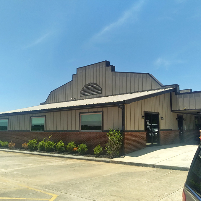 The unassuming exterior of Yoder's Deitsch Haus invites you in like a warm hug, proving that culinary treasures often hide in plain sight.