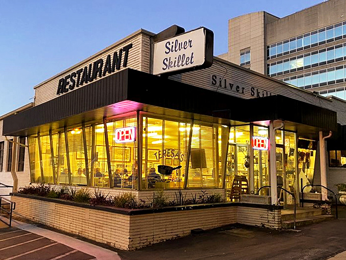 The unassuming storefront of The Silver Skillet stands like a time capsule on Atlanta's 14th Street, promising authentic Southern comfort without an ounce of pretension. 