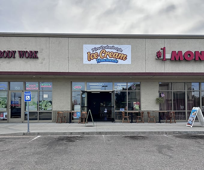 Mo Berries sits unassumingly in its strip mall location, like Clark Kent before he ducks into a phone booth. Don't be fooled by the modest exterior.