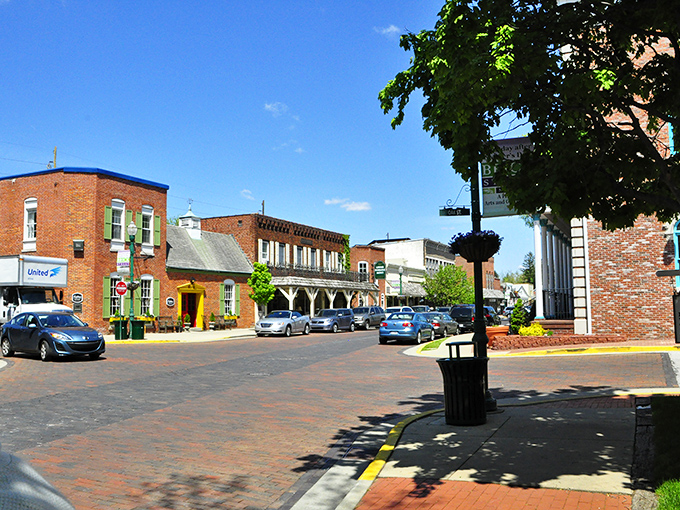 Brick streets that actually work! Zionsville's Main Street delivers small-town charm without feeling like a movie set constructed yesterday.