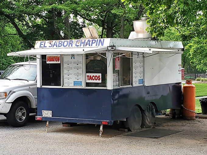 The unassuming blue and white trailer of El Sabor Chapin sits like a culinary treasure chest in Columbia, promising authentic Guatemalan flavors to those in the know.