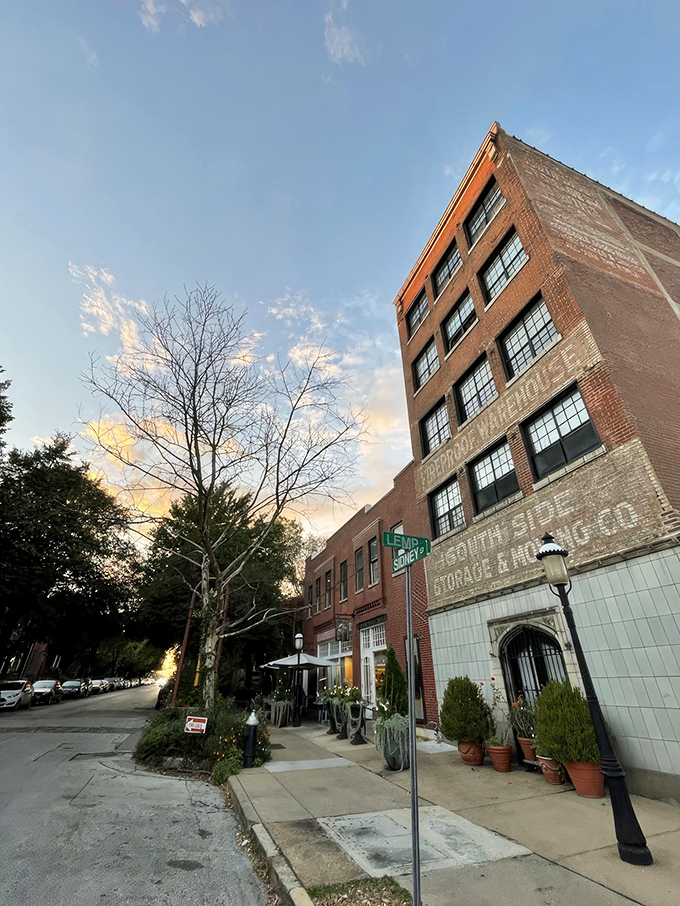 The welcoming brick exterior of Peacemaker beckons seafood lovers like a lighthouse to ships, promising coastal delights in landlocked Missouri.