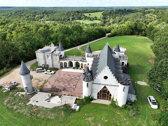 The grand entrance to this Missouri castle makes you feel like you've accidentally wandered into a European fairy tale&mdash;no passport required.