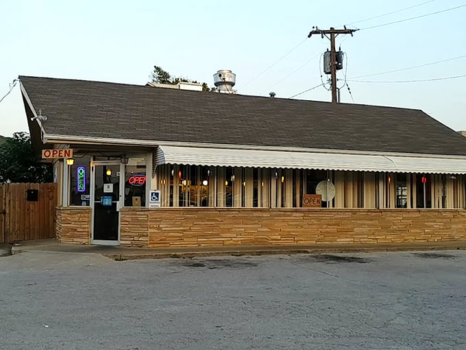 The unassuming stone facade of Leon's might not stop traffic, but that heavenly smoke billowing from the roof? That's nature's most effective billboard.