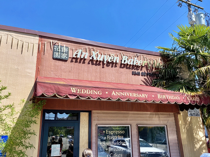 The unassuming yellow exterior of An Xuy&ecirc;n Bakery hides culinary treasures that would make Indiana Jones abandon his quest for less delicious artifacts.