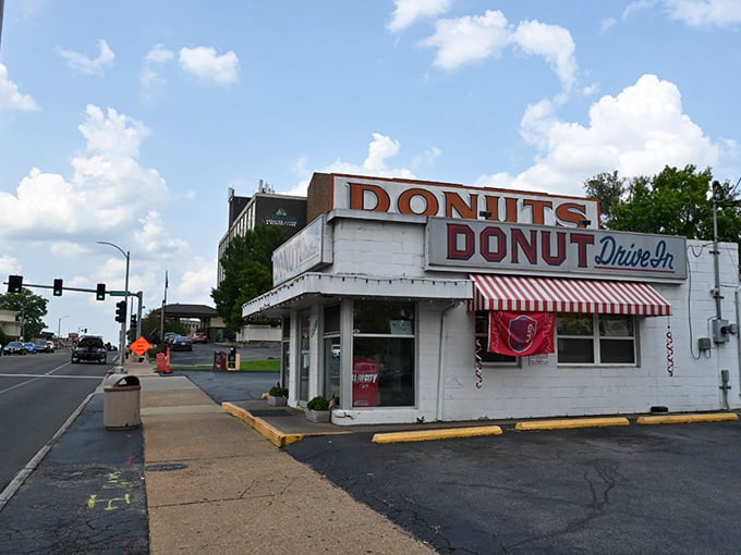 The unassuming white brick fa&ccedil;ade of Donut Drive-In has been beckoning sweet-toothed St. Louisans since the 1950s. Route 66 never smelled so good.