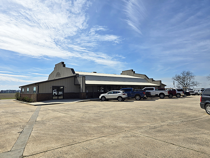 The unassuming exterior of Yoder's Deitsch Haus invites you in like a warm hug, proving that culinary treasures often hide in plain sight.