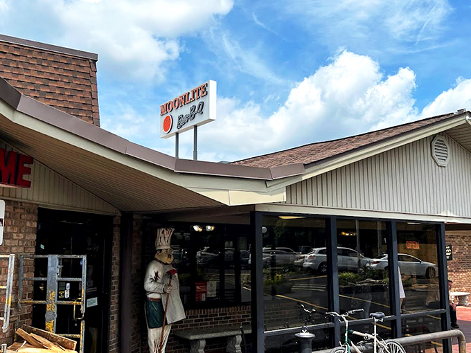 The unassuming exterior of Moonlite Bar-B-Q Inn hides culinary treasures that have made it an Owensboro landmark. Like all great food destinations, it lets the smoke do the talking.
