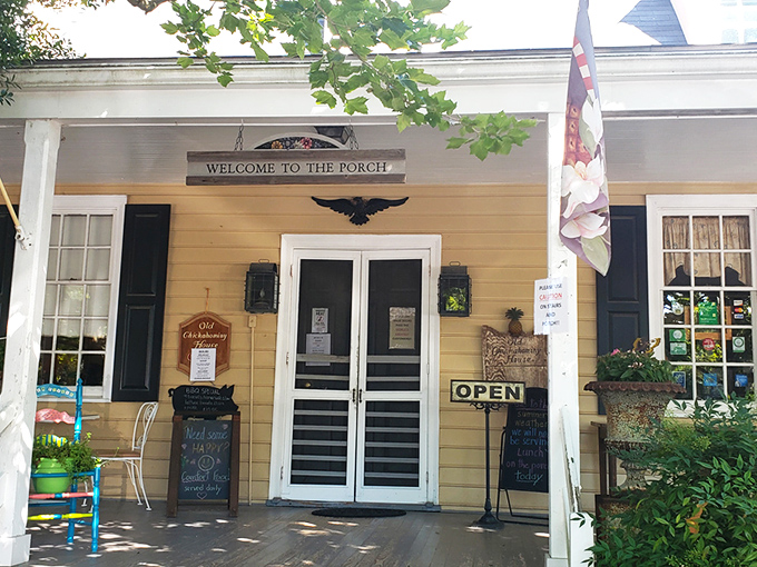 A Southern welcome if there ever was one! The charming colonial exterior of Old Chickahominy House beckons with the promise of comfort food and hospitality.