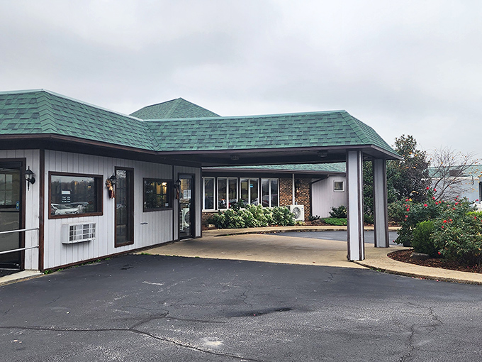 The unassuming exterior of Stoll's Lakeview Restaurant proves once again that culinary treasures often hide behind the most modest facades.