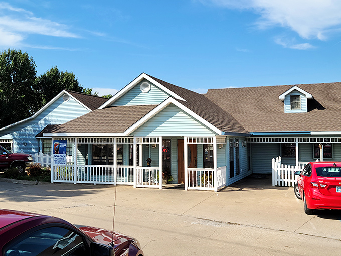 The white clapboard exterior with its welcoming porch says "come hungry, leave happy" before you even step inside. Oklahoma comfort at its finest.