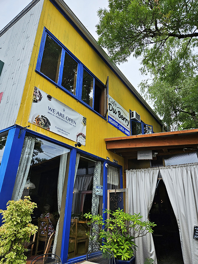The unassuming blue exterior of Cafe Du Berry hides Portland's breakfast paradise like Clark Kent's glasses hide Superman.