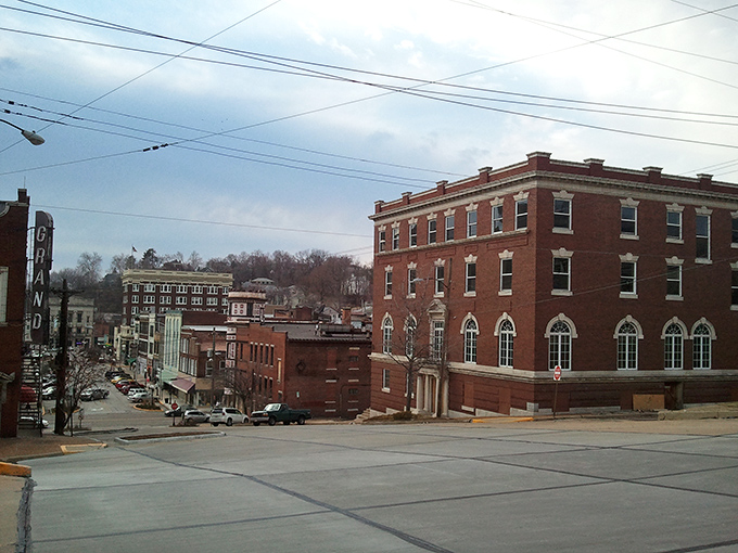 Alton's downtown streets are lined with historic brick buildings, offering small-town charm with big-town character&mdash;affordable Americana at its finest.