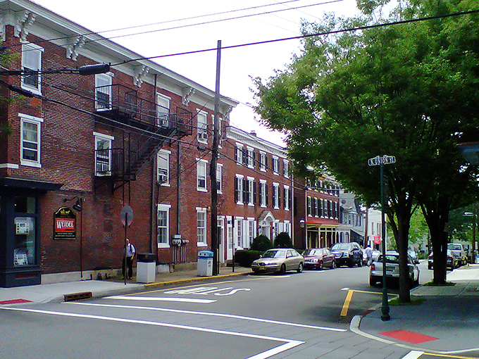 Lambertville's one-way streets aren't trying to confuse you&mdash;they're just giving you more time to admire the historic architecture and charming storefronts.