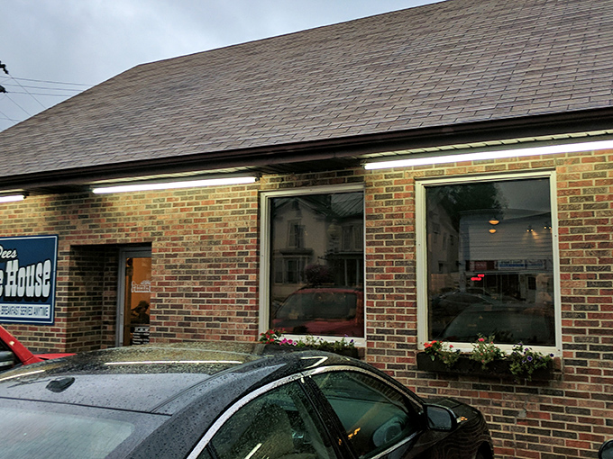 A blue beacon of breakfast bliss! L'Dees Pancake House promises daily specials that'll make your taste buds do a happy dance.