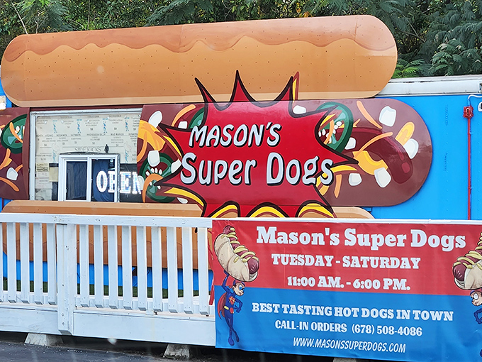 The superhero of hot dog joints has landed in Stonecrest! Mason's vibrant red food truck stands ready to rescue you from boring lunch options.