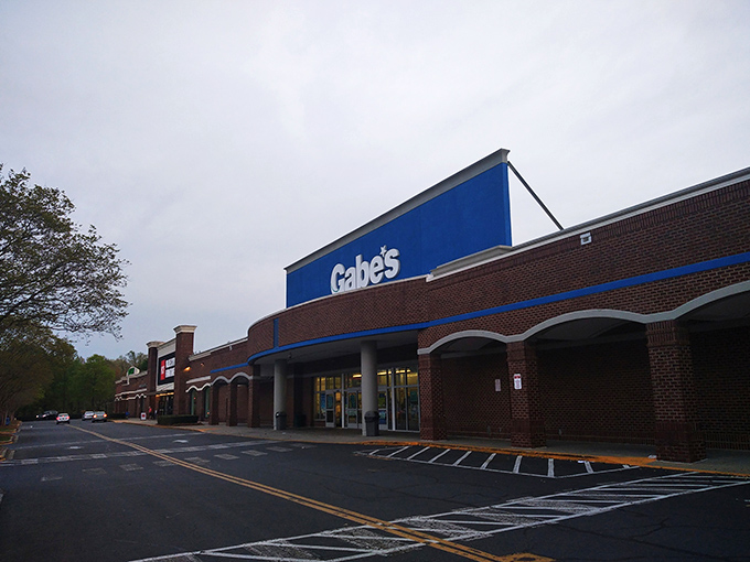 The modest brick fa&ccedil;ade hides a bargain hunter's paradise within. Like finding a secret passageway to discount heaven!