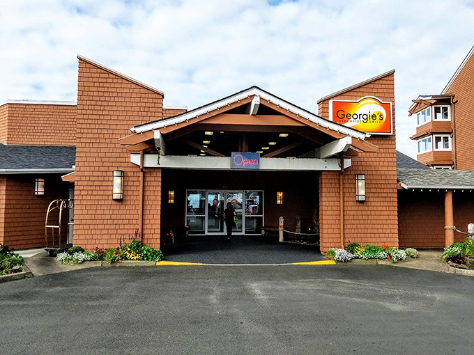 The coastal-chic exterior of Georgie's welcomes hungry travelers like a lighthouse beckons ships—except here, the treasure is edible and nobody gets shipwrecked.