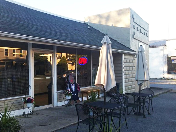 The unassuming exterior of Watson's Carry-Out might fool you, but locals know this modest fa&ccedil;ade hides Maryland's fried chicken paradise. Sometimes the best treasures come in simple packages.