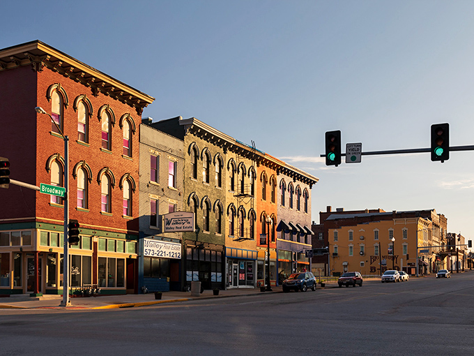 Historic Hannibal's Main Street captures that perfect small-town America vibe&mdash;brick buildings that have witnessed generations of stories and still have plenty to tell.
