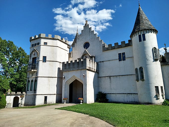The grand entrance to this Missouri castle makes you feel like you've accidentally wandered into a European fairy tale&mdash;no passport required.