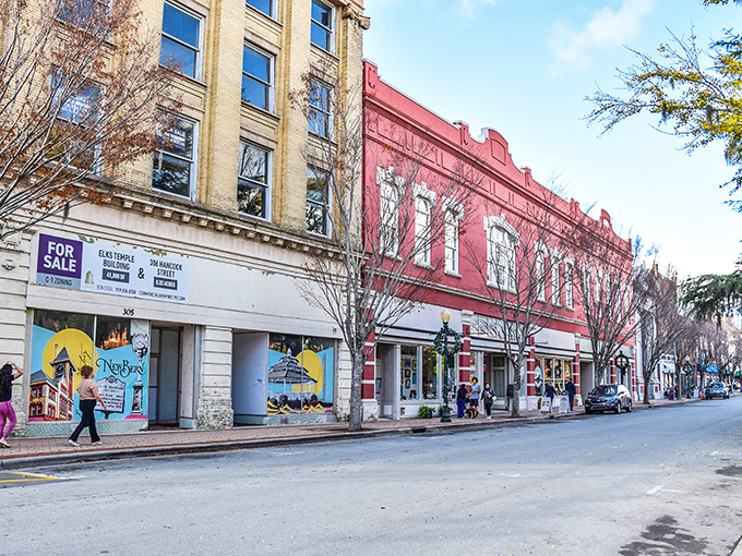 New Bern unfolds where two rivers meet, its historic charm and waterfront marina creating the perfect postcard nobody bothered to tell you about.