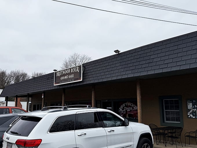 The unassuming exterior of Driftwood Diner proves once again that culinary treasures often hide in plain sight along Maryland's quiet roads.